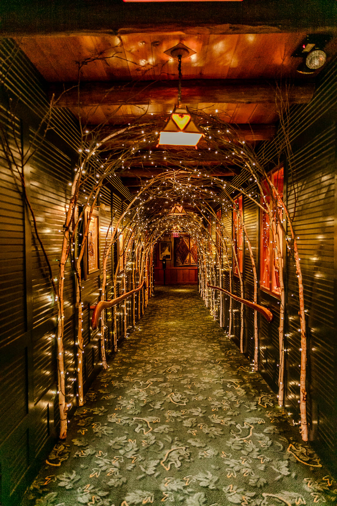 Clyde's Tower Oaks Lodge - Explore Rockville